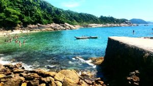 Praia do Sorocotuba ao Lado da Enseada: Oásis Oculto no Guarujá - SP ...
